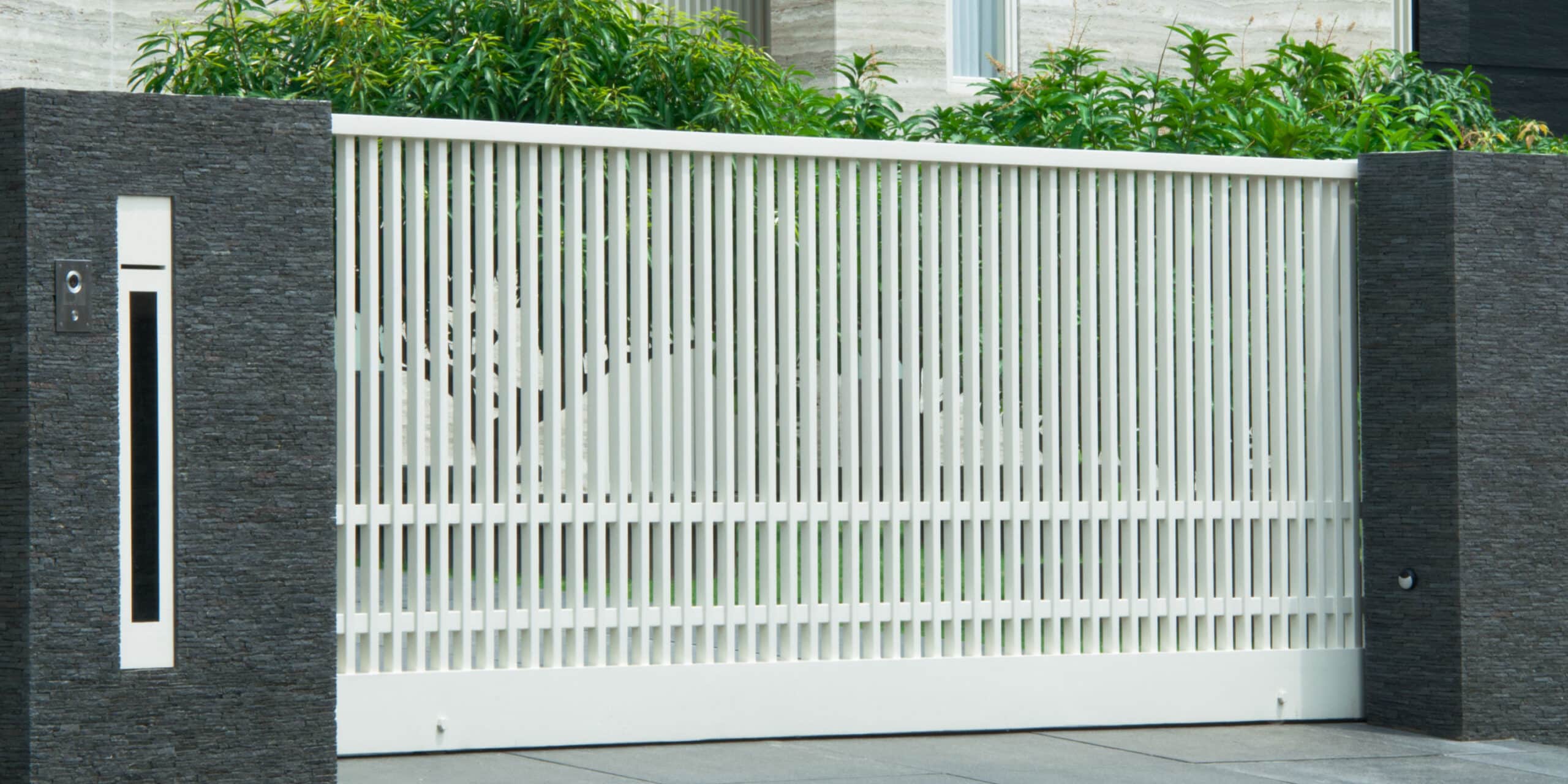 Aluminium tuinpoort: soorten, uitvoeringen & prijs [Overzicht]